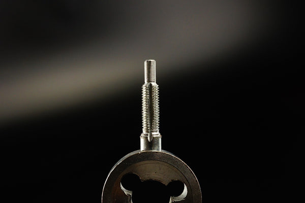 TARRAJA CON RECTIFICADOR DE ROSCAS PARA VALVULAS